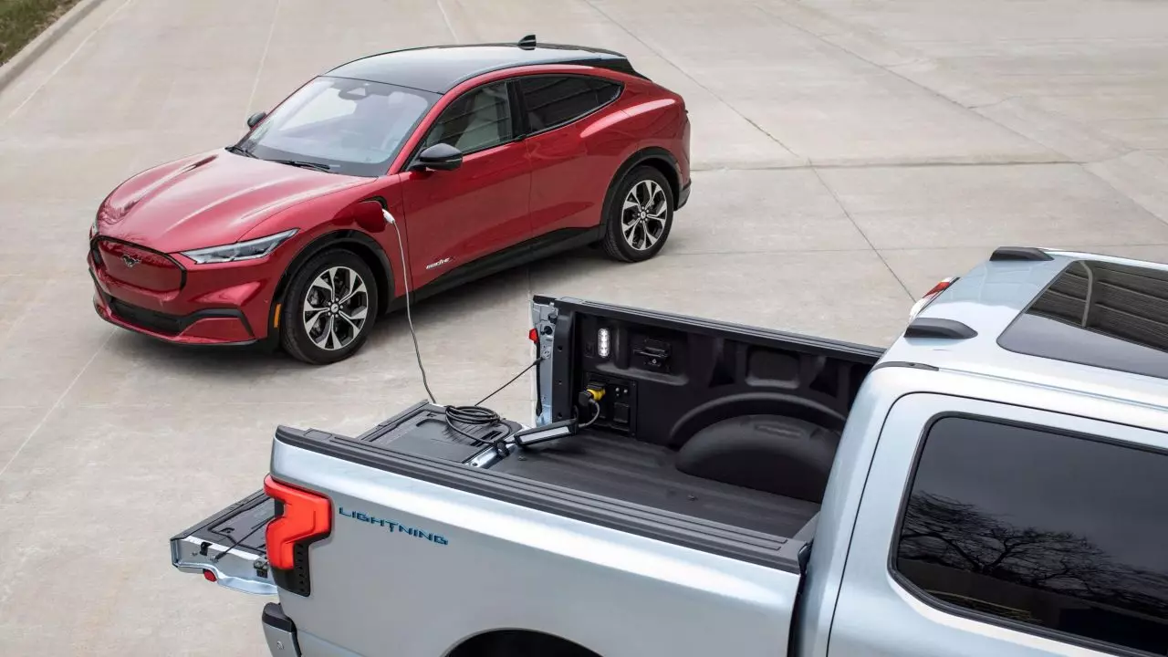 Форд најављује ново пуњење од возила до возила са својим камионима Ф-150 из 2022.