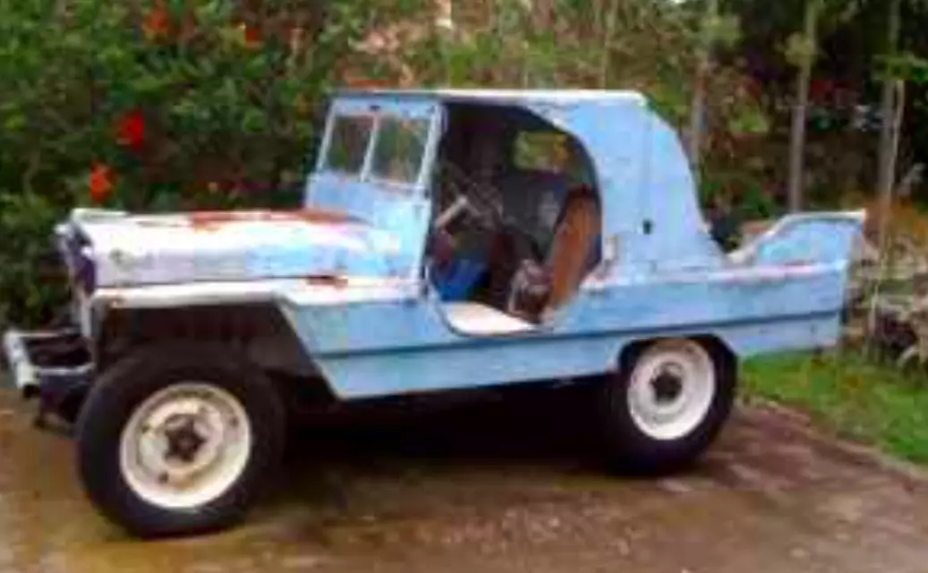 Någon förvandlade en gång en Jeep från andra världskriget till en Cadillac och den var så hemsk att den är vacker