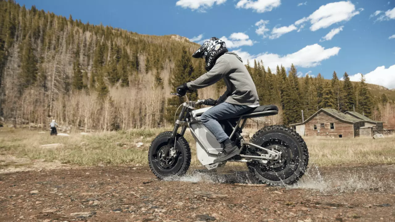 L'énergie terrestre pourrait faire une moto électrique légère et capable pour le sentier