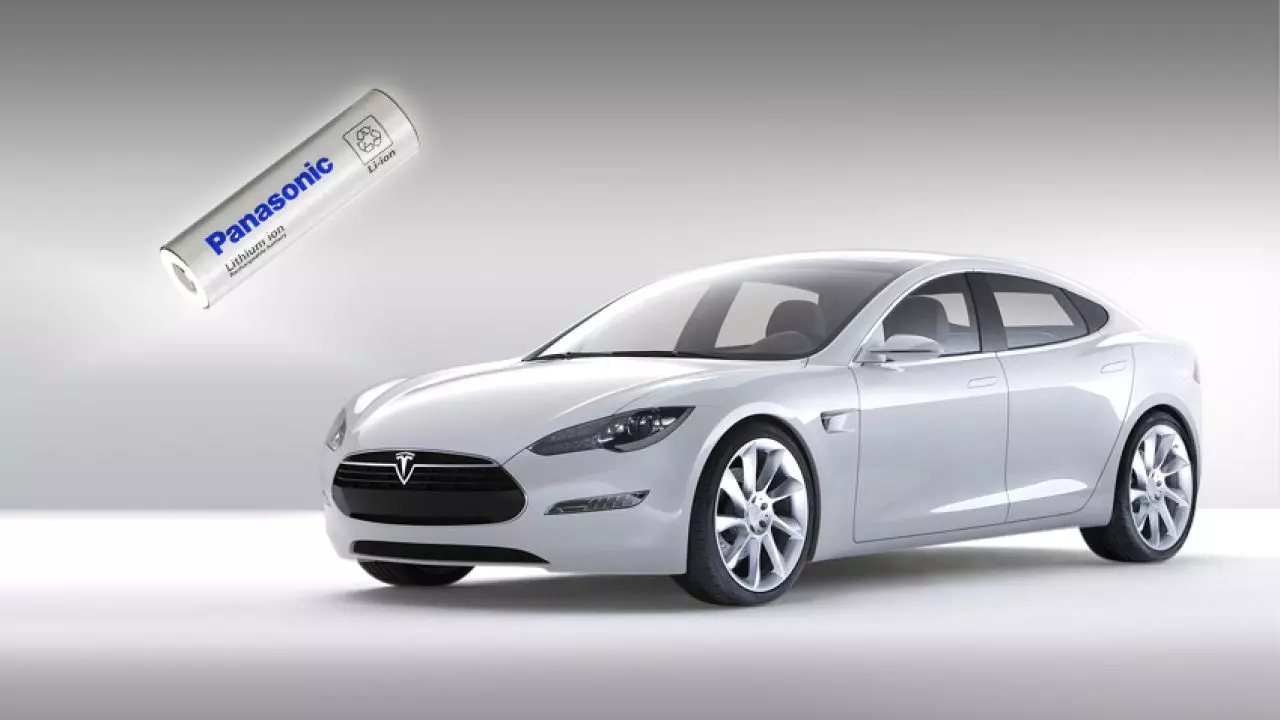 Panasonic Tesla bateria-hornitzaileak uste du garaia dela beste jendea ikusten hasteko