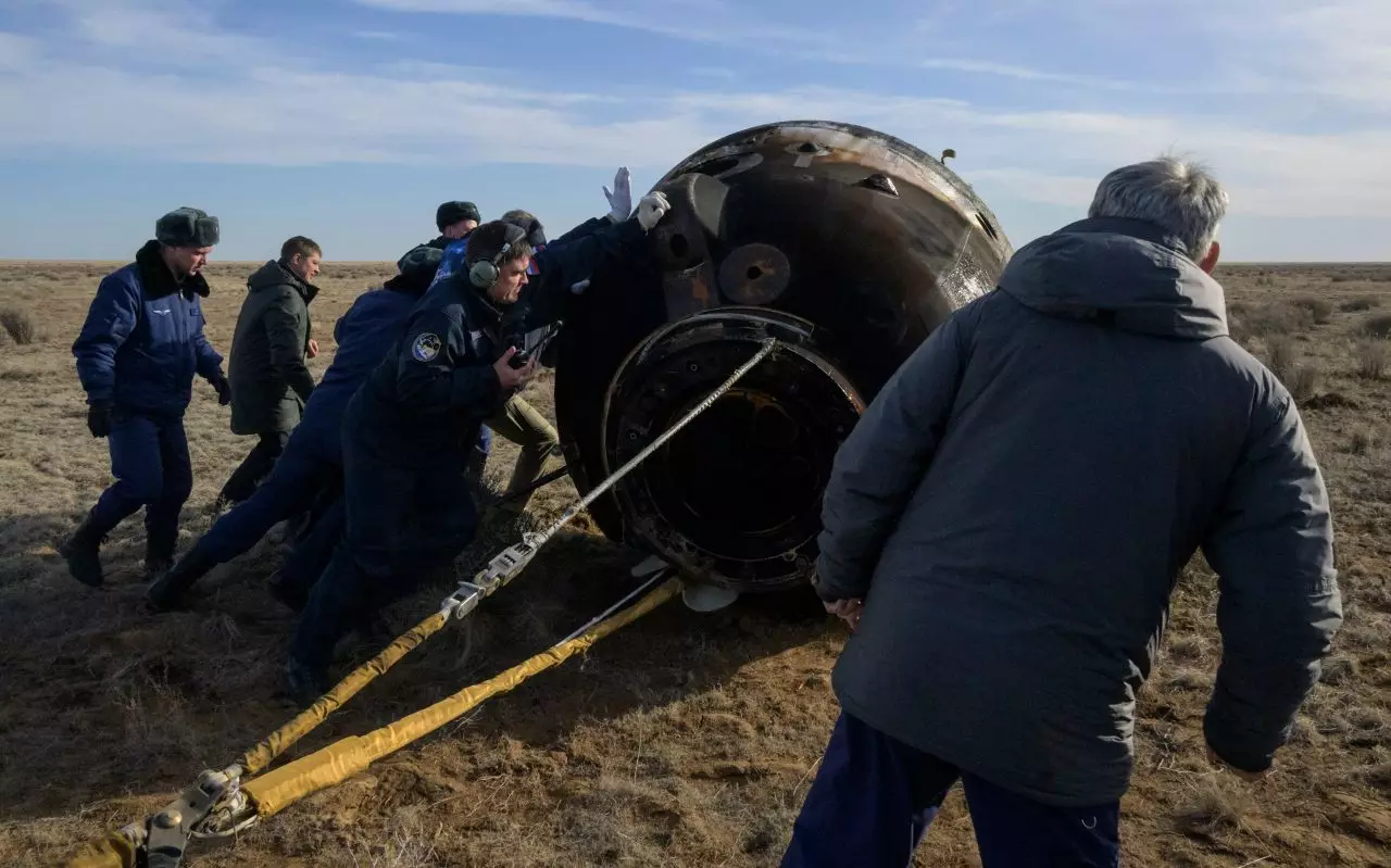 Astronot NASA kraze Dosye Vòl Lespasyal epi li monte sou Latè sou Soyuz Ris