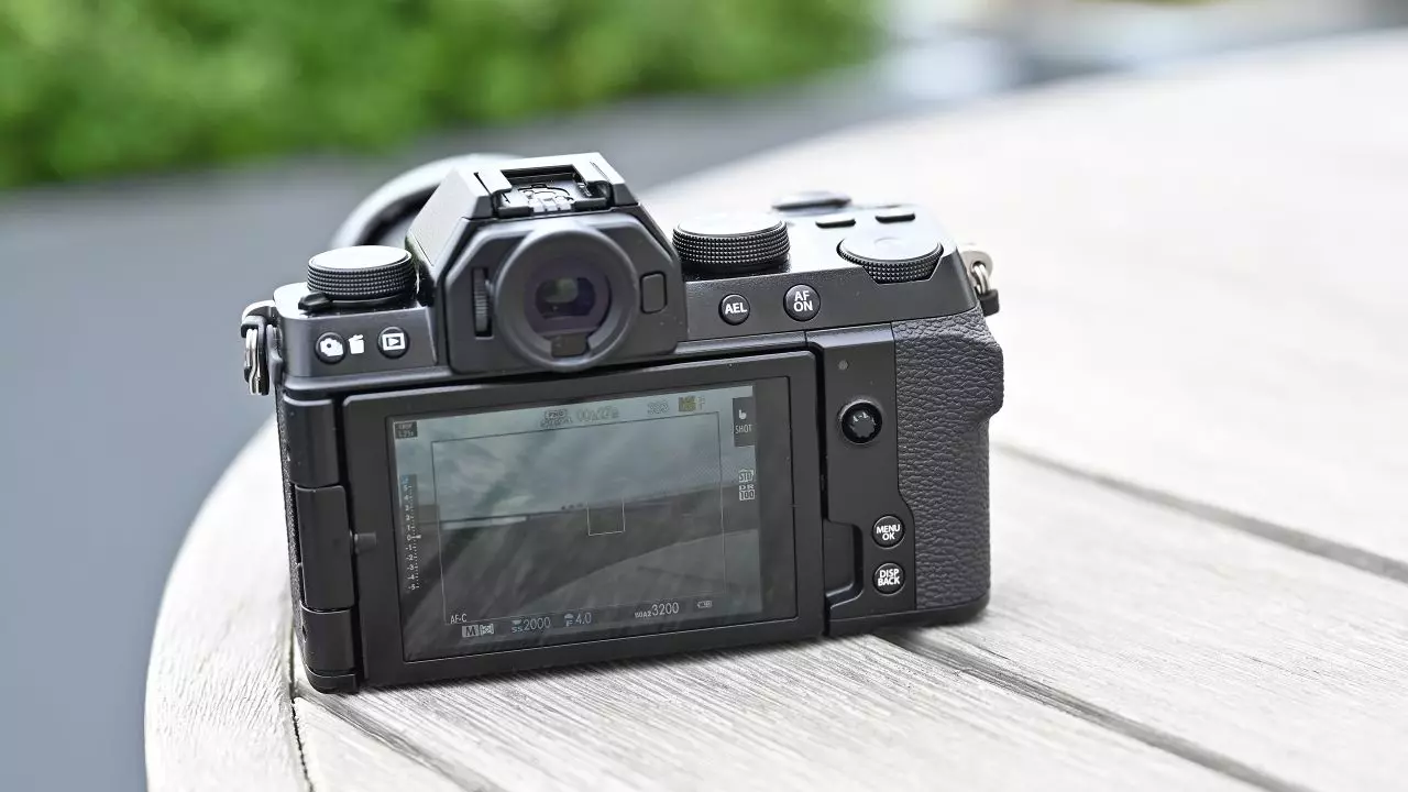 Fujifilm X-S10 to zabawne, przyjazne dla początkujących podejście do jednego z najlepszych aparatów bezlusterkowych 31278_5