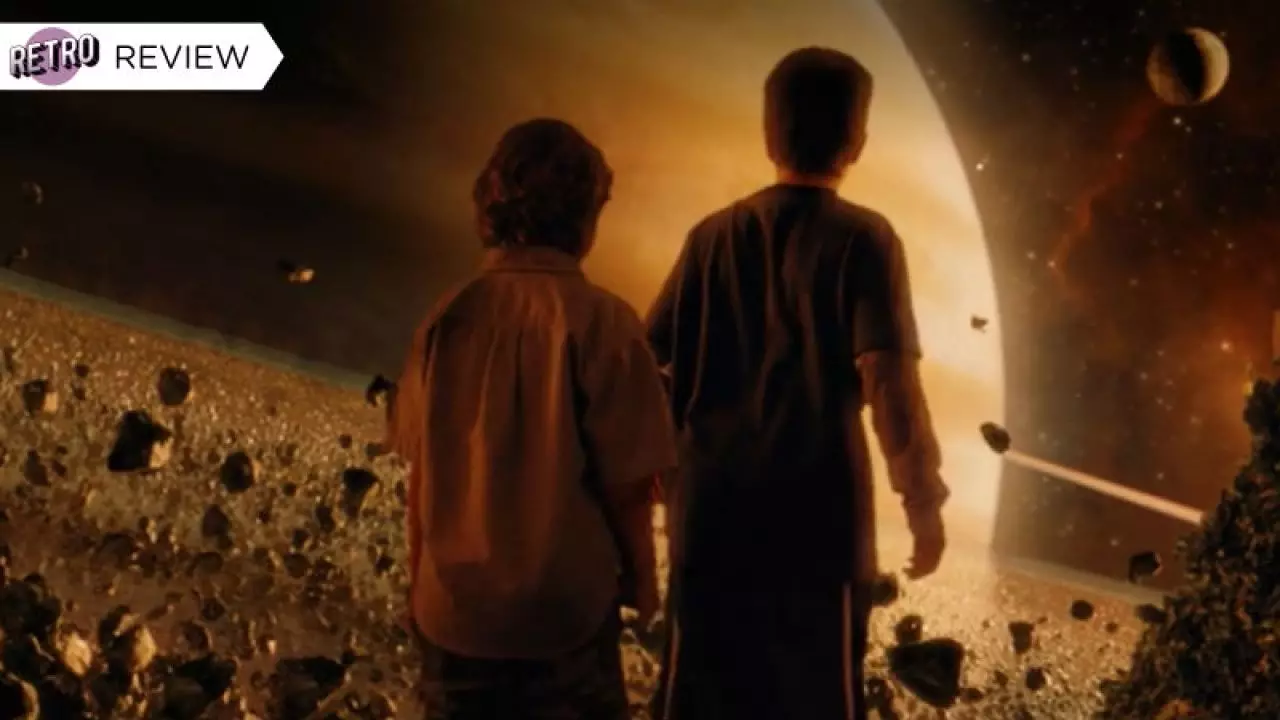 15 χρόνια αργότερα, το Zathura: A Space Adventure είναι μια ταινία χαμένη στο χρόνο