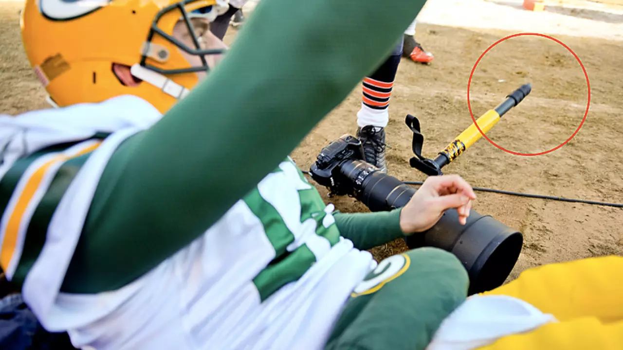 Ο Aaron Rodgers έσπασε το μονόποδο ενός φωτογράφου για να πετύχει ένα Touchdown