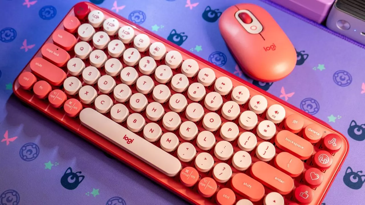 O teclado Logitech POP Keys combina ben co seu compañeiro de rato.