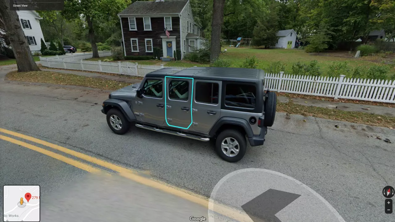 „Google Street View“ AI kuria šešių durų „Jeep Wrangler“.