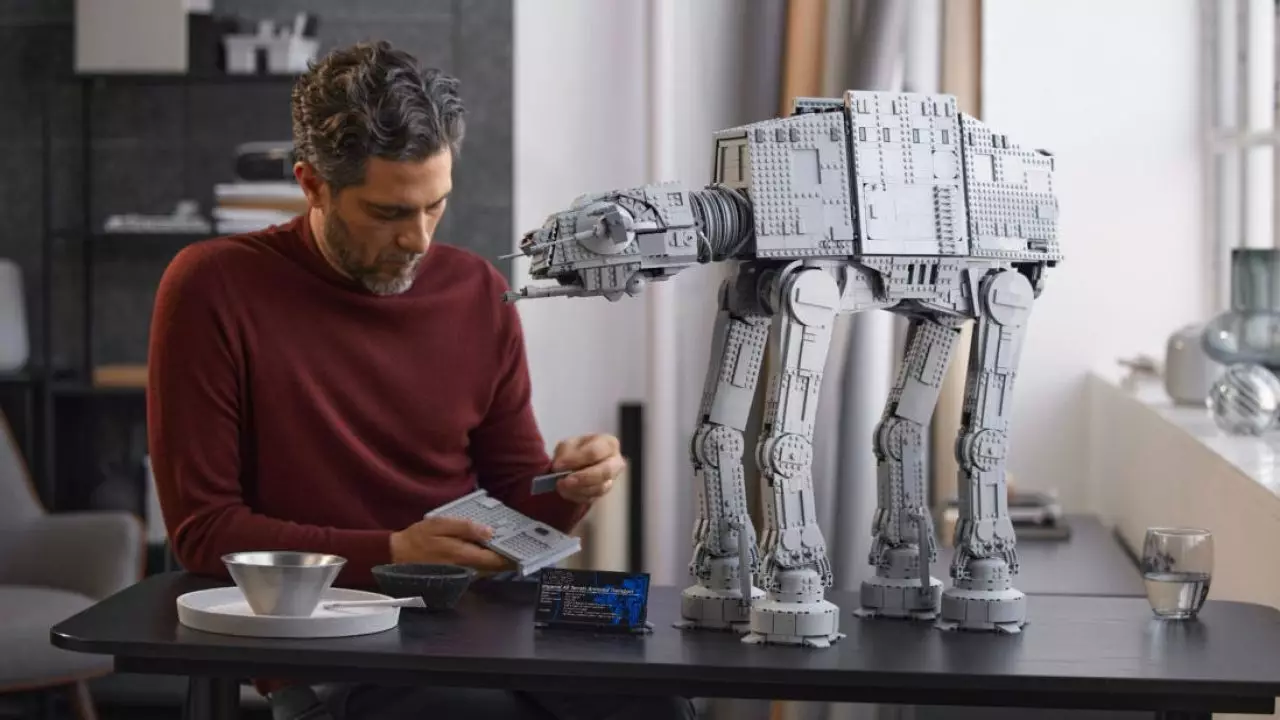 8 გზა, რათა გაამართლოთ 1084 დოლარის დახარჯვა Lego-ს მასიურ ახალ Star Wars AT-AT კომპლექტზე