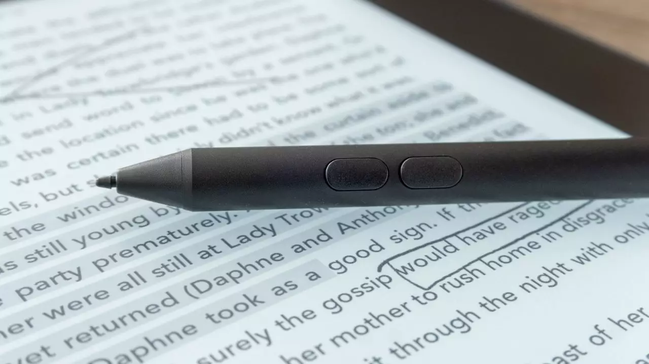 Kobo Elipsan mukana toimitetussa kynässä on kaksi pikanäppäintä, joilla voit vaihtaa poisto- tai korostustilaan.