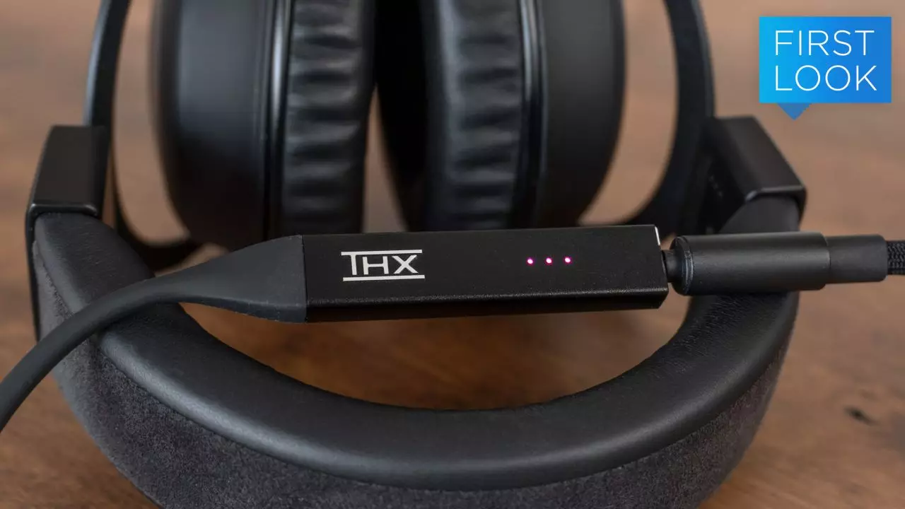 Pirmoji THX vartotojų programėlė yra mažytis ausinių stiprintuvas, kuris leis jums vėl apkabinti laidus