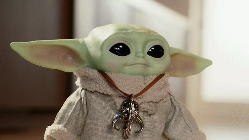 Baba Yoda se kop kan draai en op en af beweeg, maar daardie ore steel die show. (Gif: Mattel)