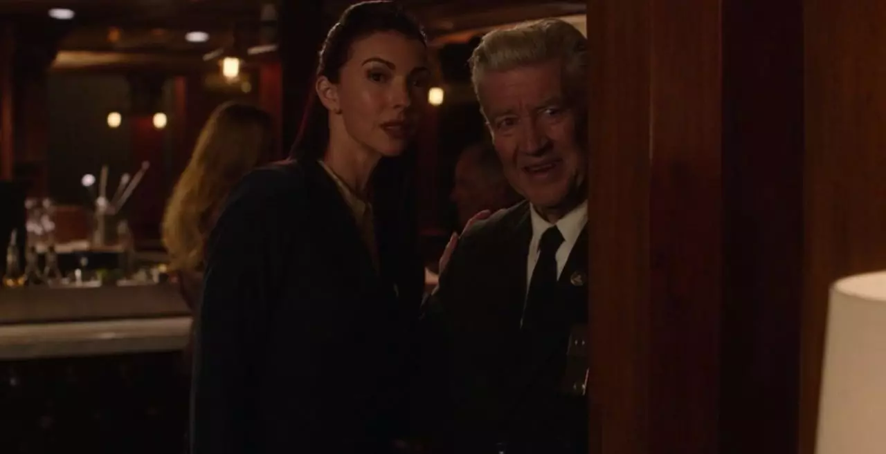 La star di Twin Peaks Chrysta Bell parla di David Lynch e debutta con il suo nuovo video musicale Noir-Pop