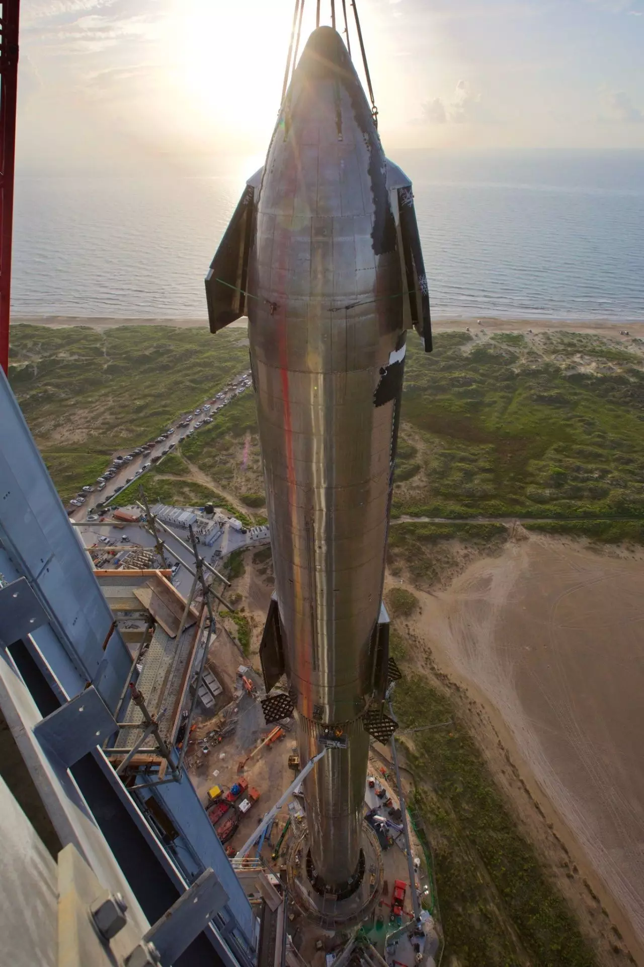 Die volledig gestapelde Starship-stelsel. (Beeld: Elon Musk/SpaceX)