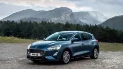 Enwetara m ọnyà n'obere okporo ụzọ ugwu French na New Ford Focus