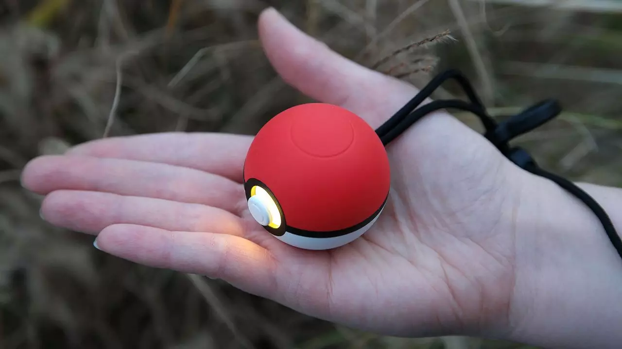 Poké Ball Plus Nintendo a te fè m swete m te yon timoun ankò