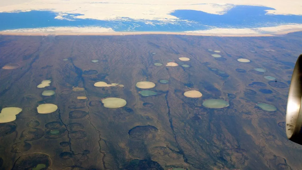 Upptining av permafrost kan släppa lös långt begravda patogener och radioaktivt avfall
