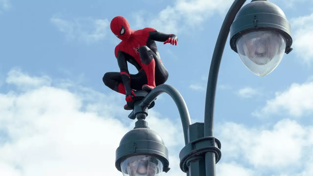 Spider-Man: No Way Home je popolnoma nov dan za Petra Parkerja iz MCU