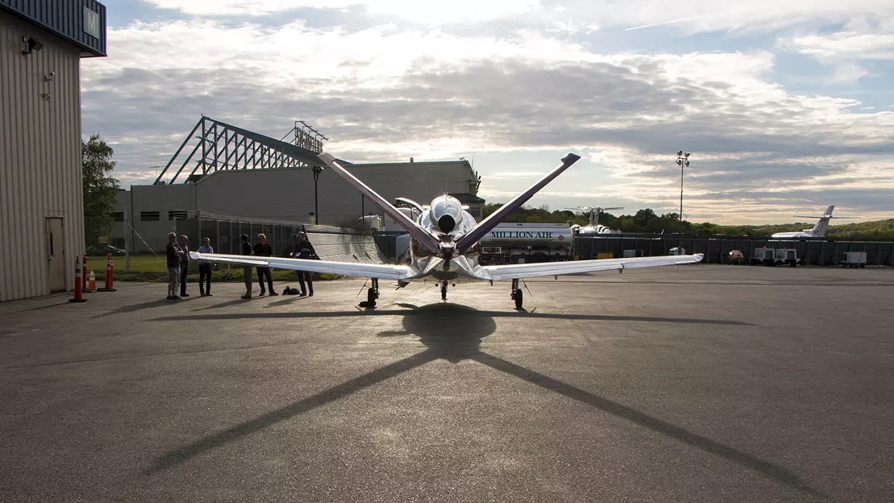 なぜこの会社は私に270万ドルの航空機を飛ばさせたのですか？