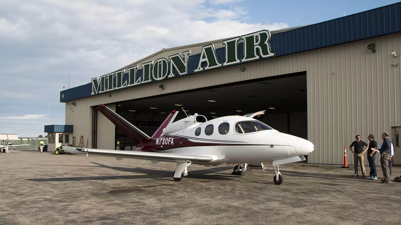 なぜこの会社は私に270万ドルの航空機を飛ばさせたのですか？