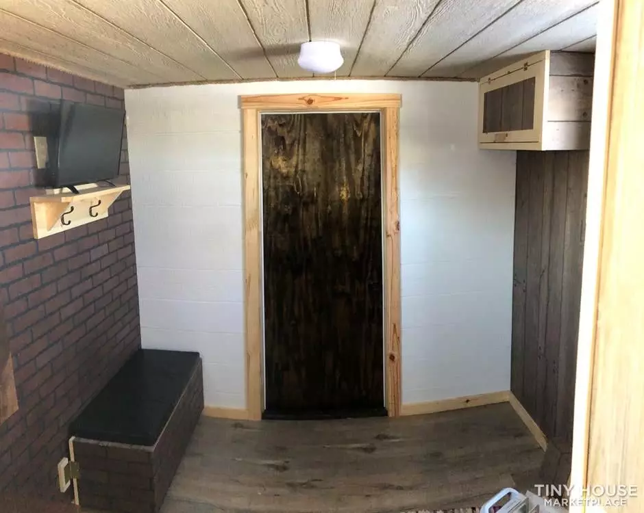 Neko je sagradio udobnu kabinu male kuće od podvozja