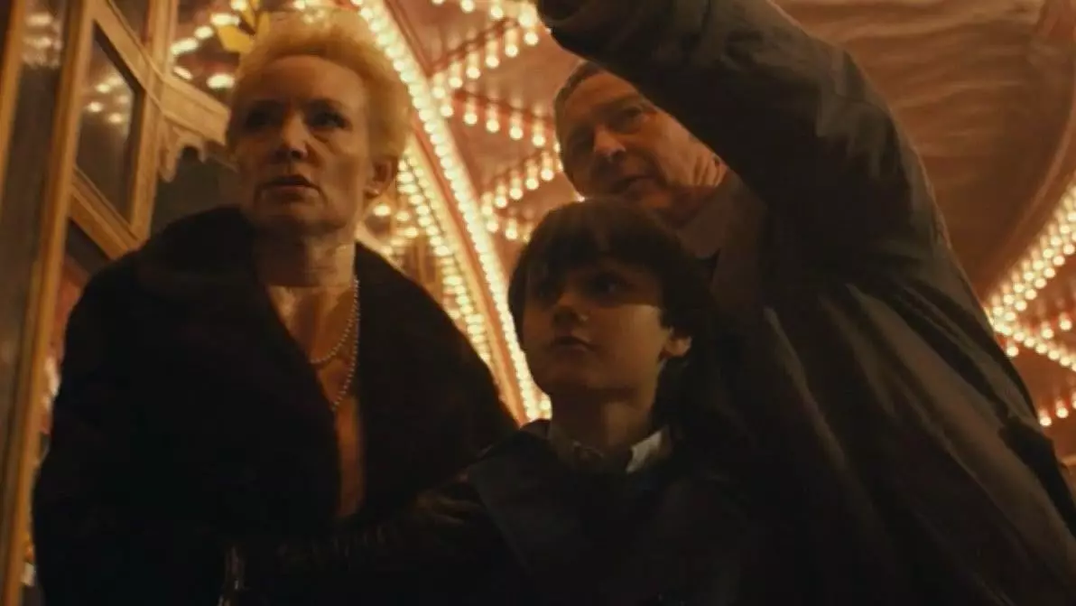 Martha, Thomas e Bruce Wayne no Coringa de Todd Phillips. (Captura de tela: HBO Max)