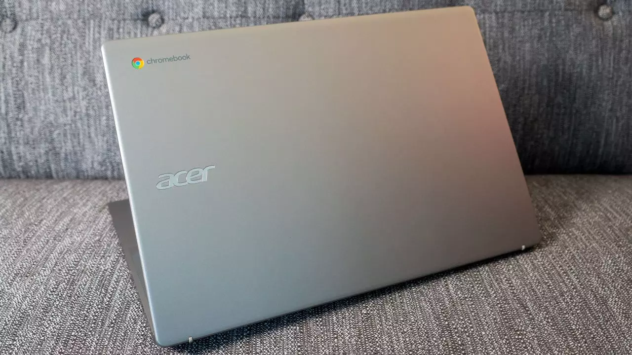 Chromebook 317 er ein stærsta Chromebook sem þú getur keypt, þó hún sé ekki endilega besti árangurinn.