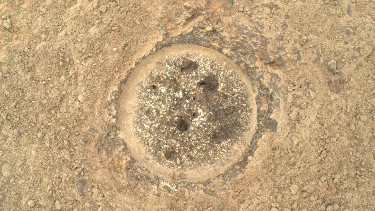 Perseverance собирает первый образец горной породы на Марсе