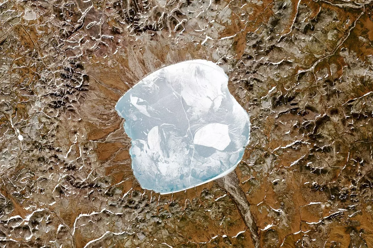 Cé a chosnaíonn an Domhan ó Asteroids?