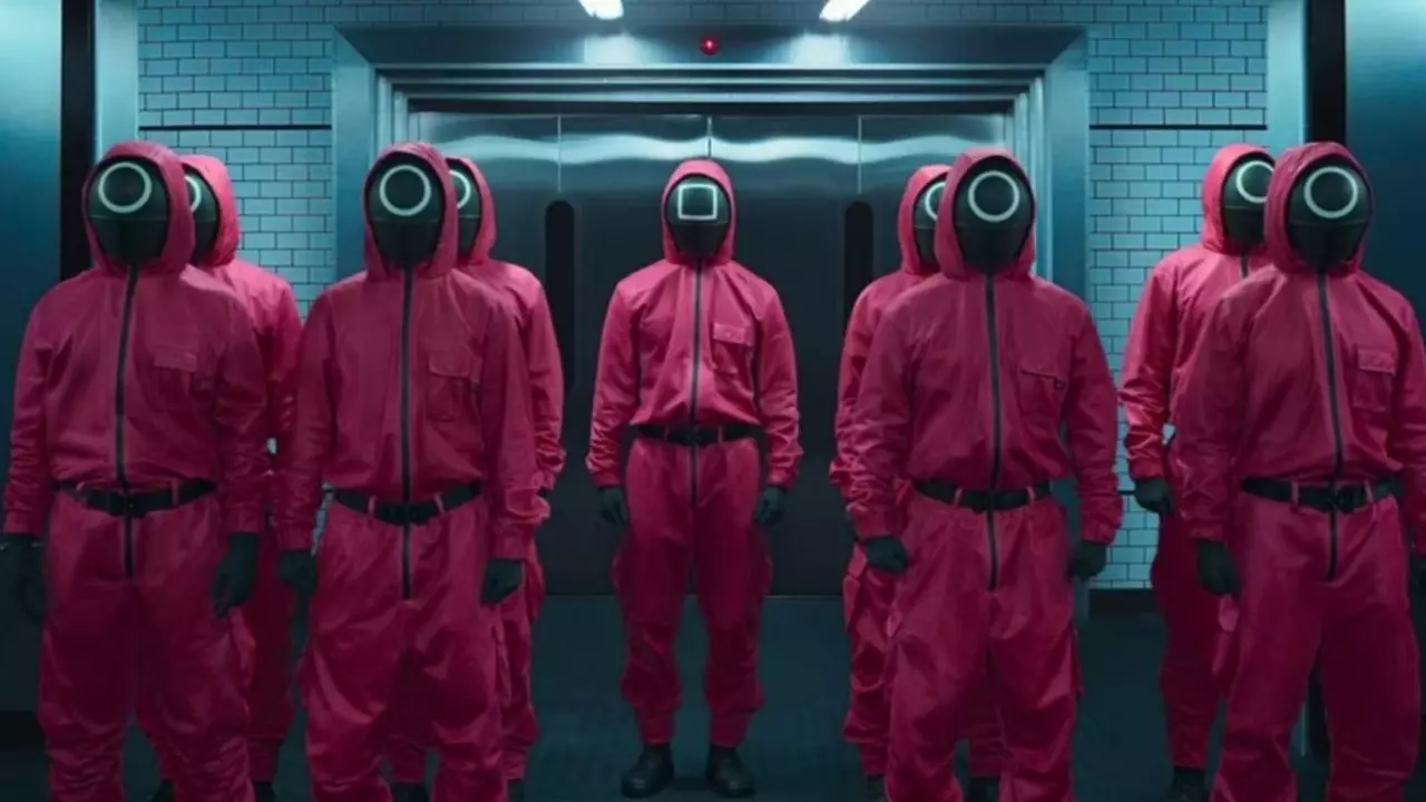 Аз бозии калмар то Money Heist, ин унвонҳои Netflix беҳтарин костюмҳои Ҳеллоуинро эҷод мекунанд