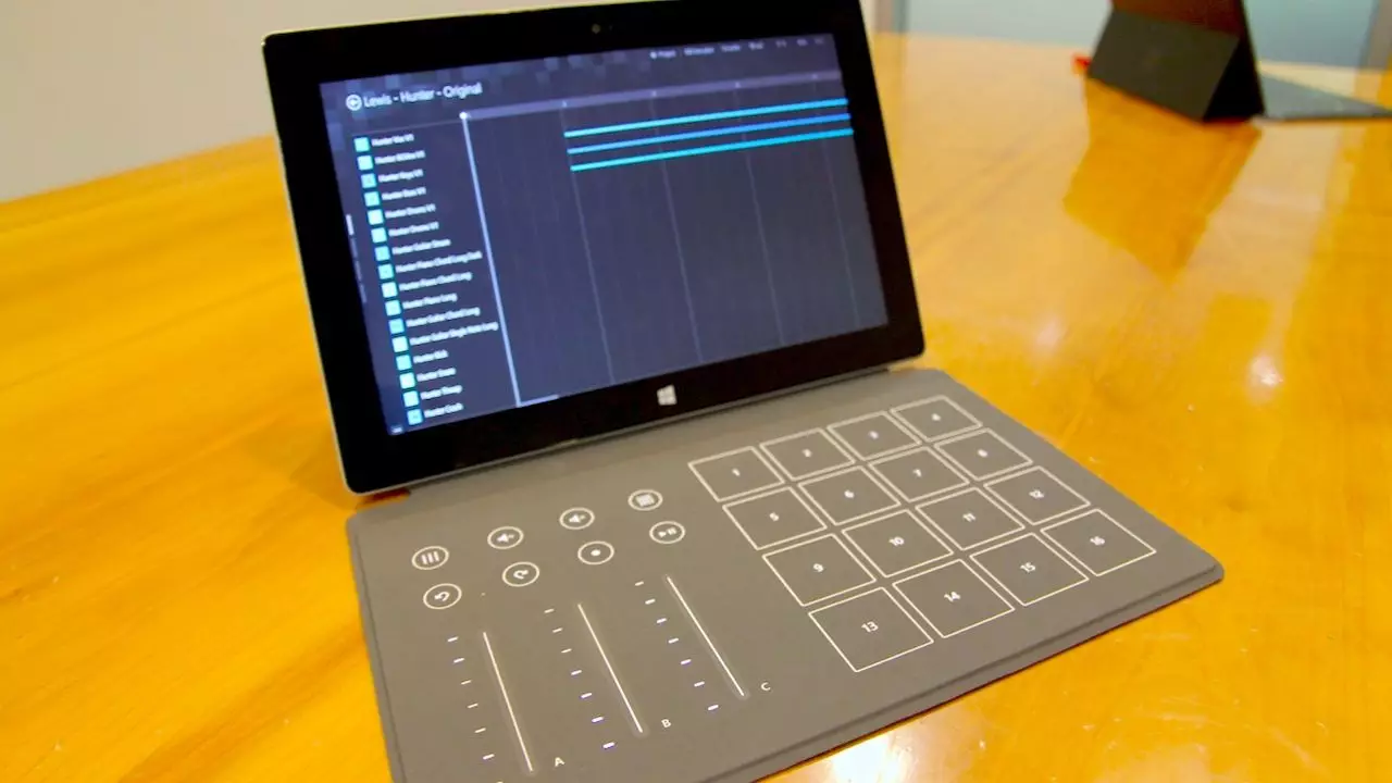 “Surface 2” Awstraliýa elleri: Adamlar gürlediler we Microsoft diňledi