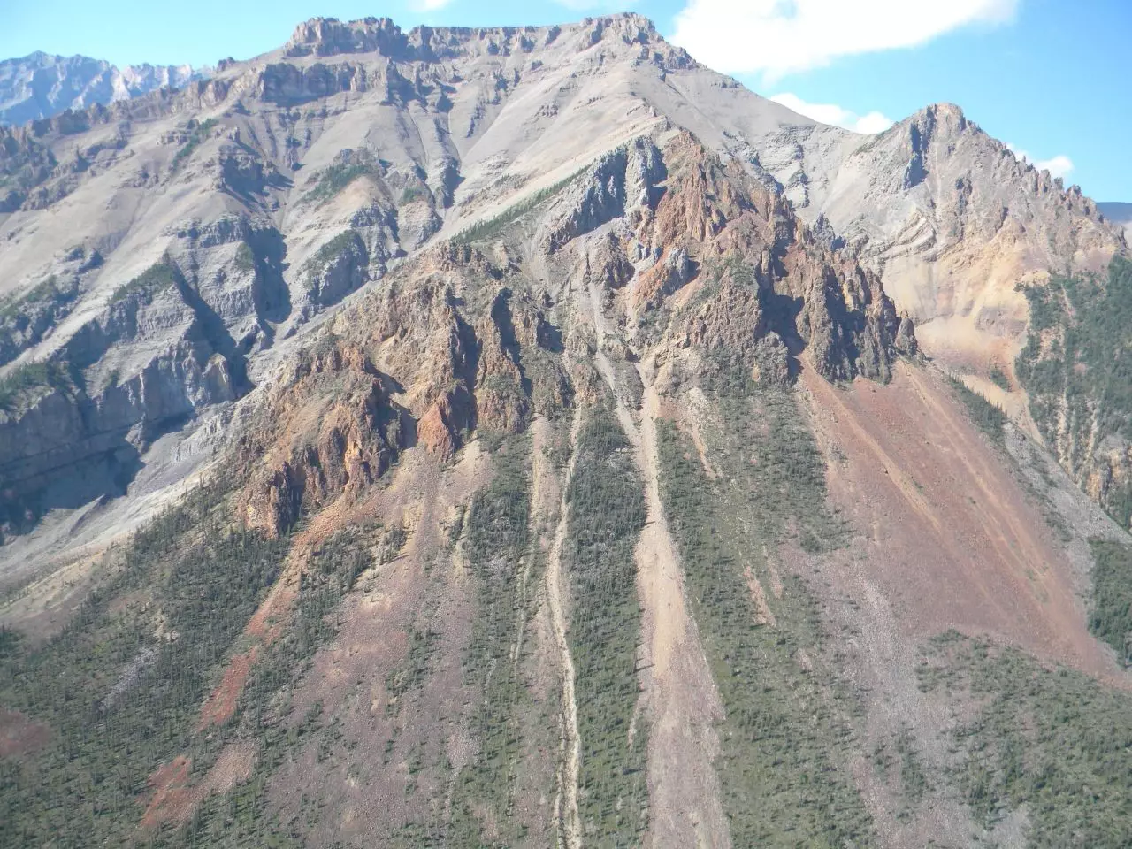 Un emplacement sur le terrain dans les Territoires du Nord-Ouest, au Canada. (Image : Elizabeth Turner, Université Laurentienne)