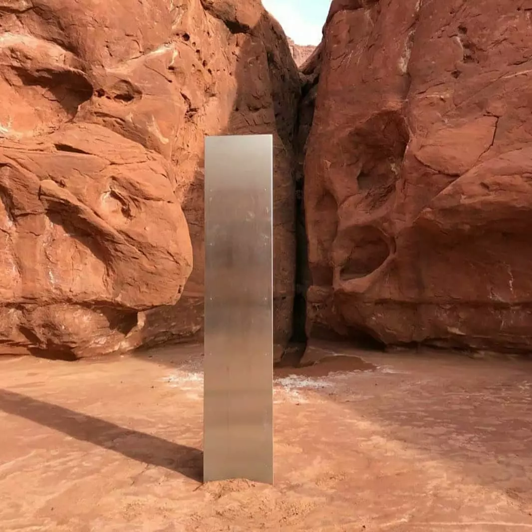 Achọpụtara Monolith na-akọwaghị n'ime obodo Utah's Red Rock 43356_5