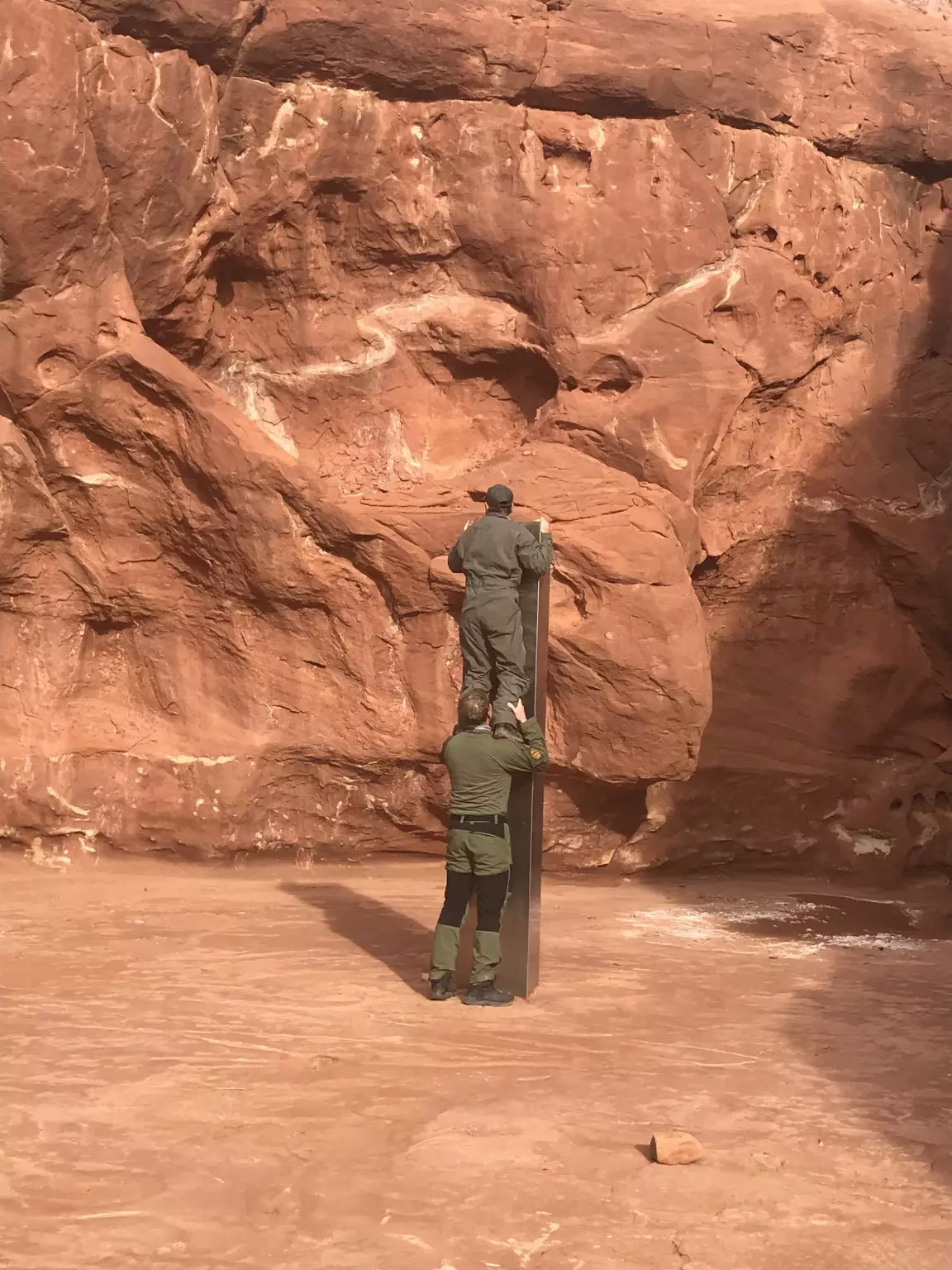 Achọpụtara Monolith na-akọwaghị n'ime obodo Utah's Red Rock 43356_6