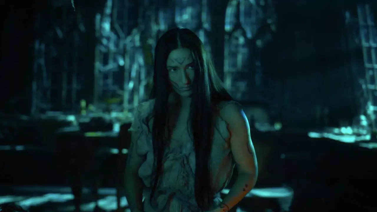 Monique Candelaria als Yahima. (Screenshot: HBO)