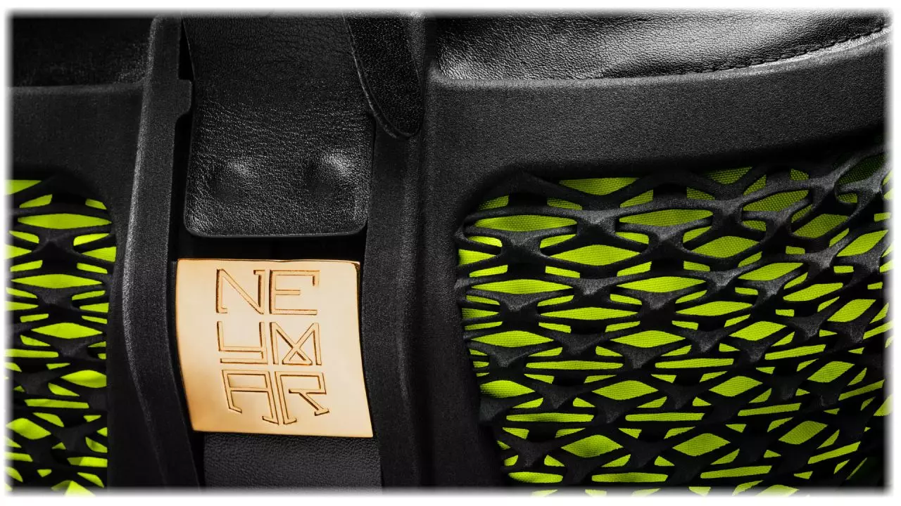 Nike 3D Dréckt Dräi Eenzegaarteg Fussballsäck fir d'Weltmeeschterschaft