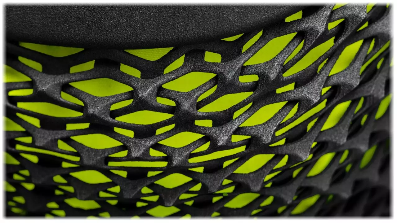 Nike 3D Хөлбөмбөгийн ДАШТ-д зориулсан гурван өвөрмөц цүнхийг хэвлэв