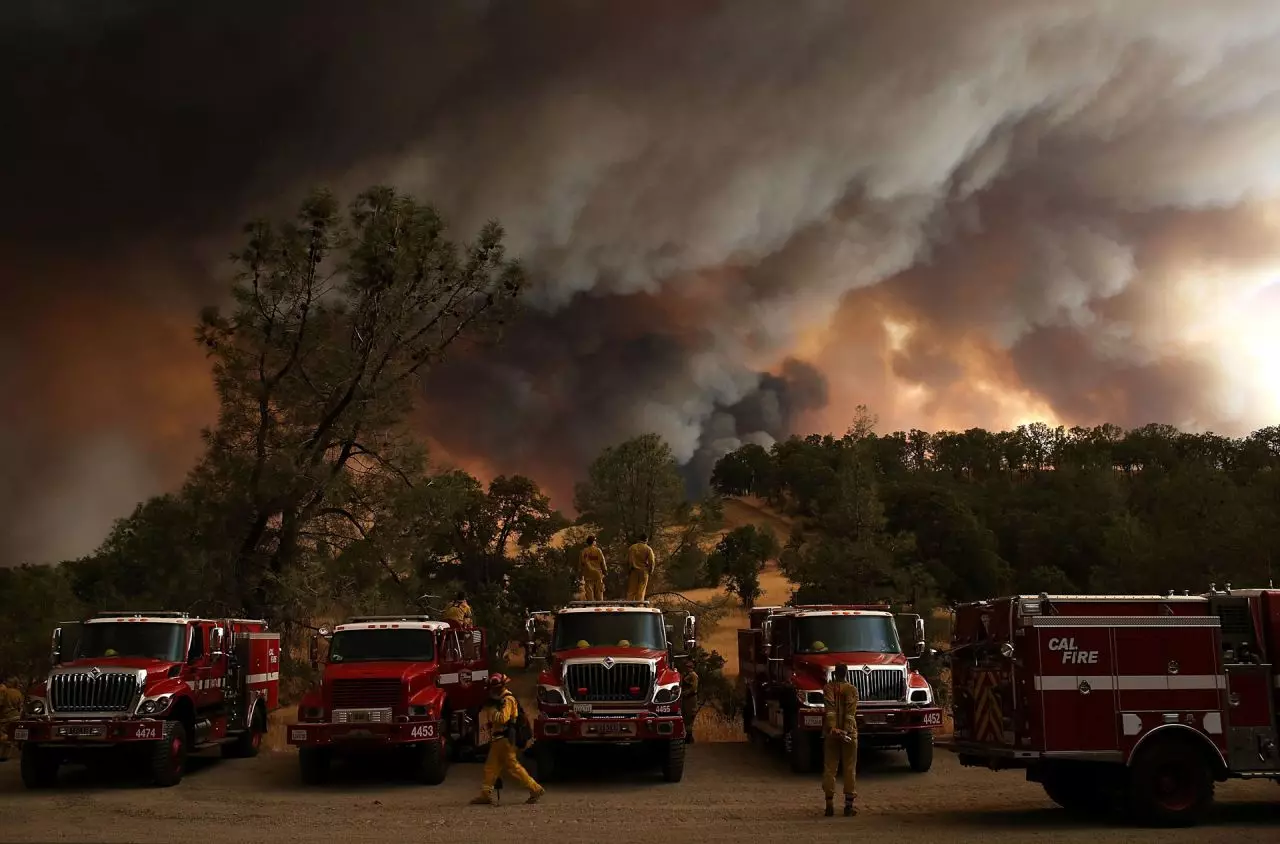 California Burning: Mga Madulang Larawan Ng Mga Bumbero Sa Aksyon