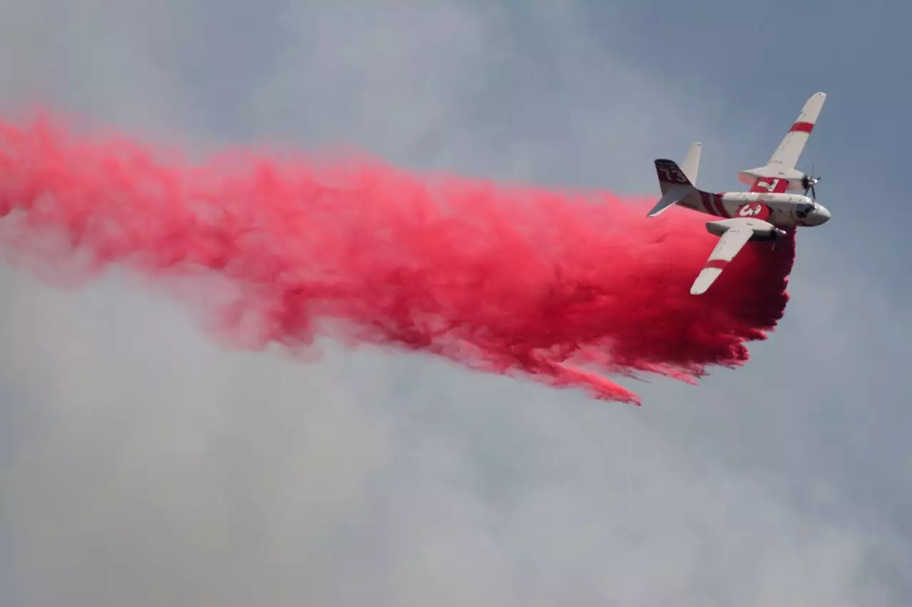 California Burning: Foto-foto Dramatis Petugas Pemadam Kebakaran Beraksi