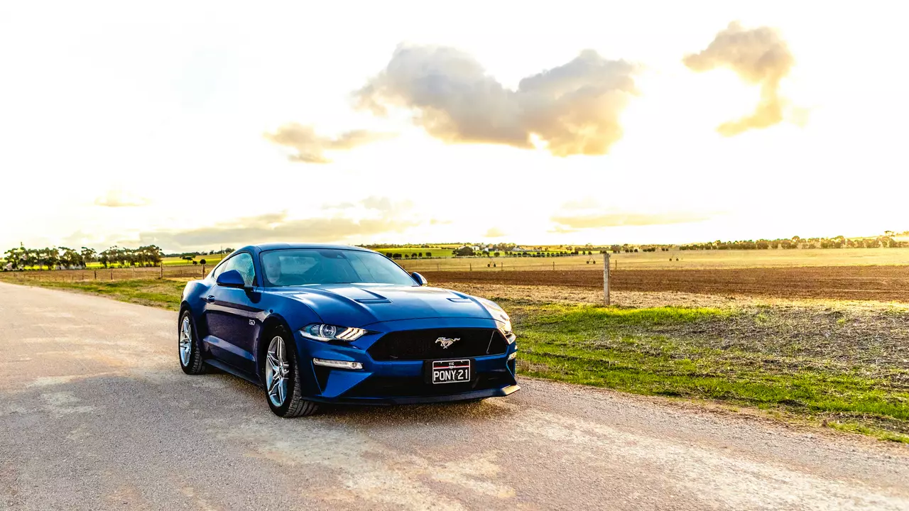 2018 Mustang များသည် Ford Engineer မှ ရဲများထံ ခေါ်ဆောင်လာသောကြောင့် တိတ်ဆိတ်သော Mode ပါရှိသည်။