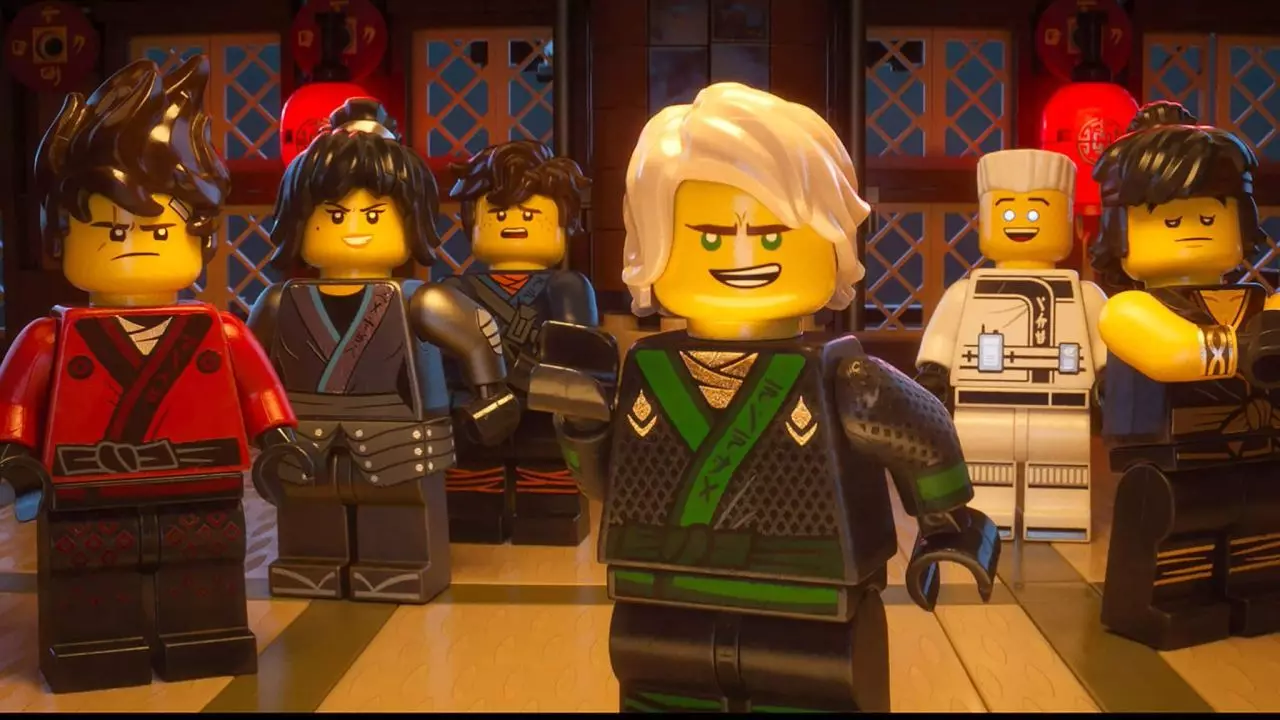 A nindzsák új képeken állnak össze a LEGO Ninjago filmből