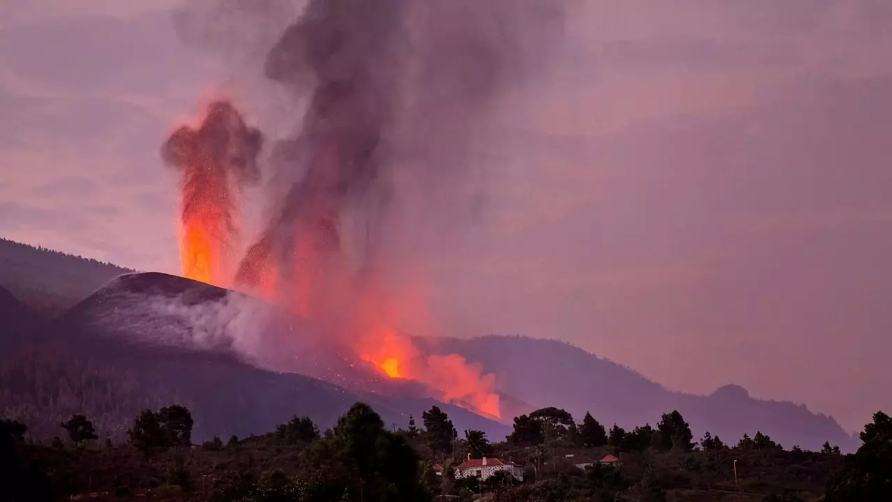 Nová trhlina se otevírá, když erupce La Palma zesílí