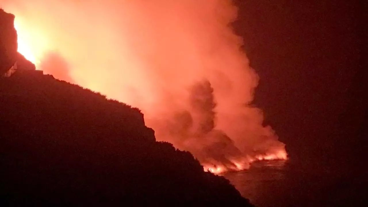 La Palma Eruption ပြင်းထန်လာသည်နှင့်အမျှ အကြောပြတ်ခြင်းအသစ်များ ပွင့်လာသည်။ 45177_3