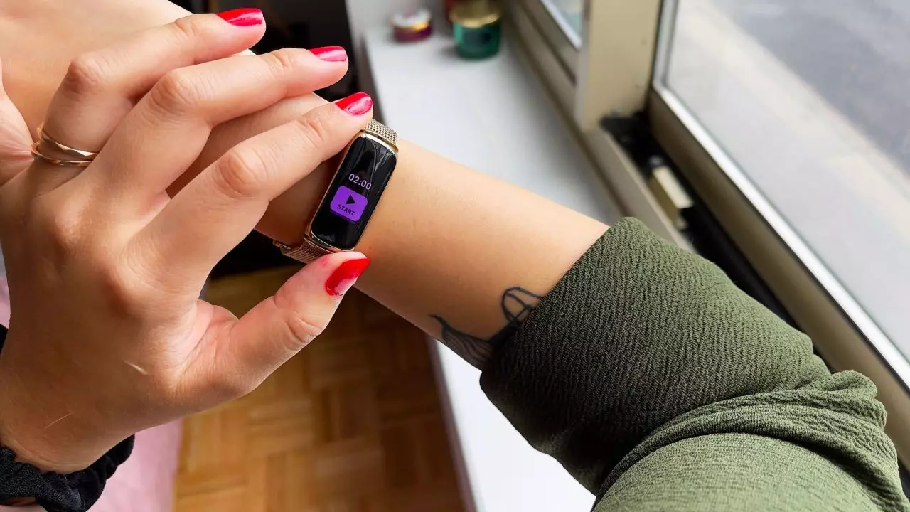 La Moda Nova Fitness Tracker de Fitbit Estas Solida Alternativo al Smartwatch 45215_5