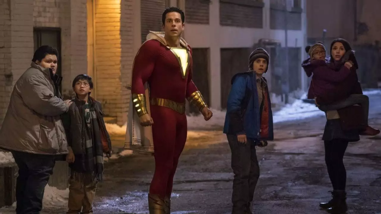 Устгасан Shazam-ийн дүр зураг Хар Адамын ирэлтийг шоолж магадгүй юм