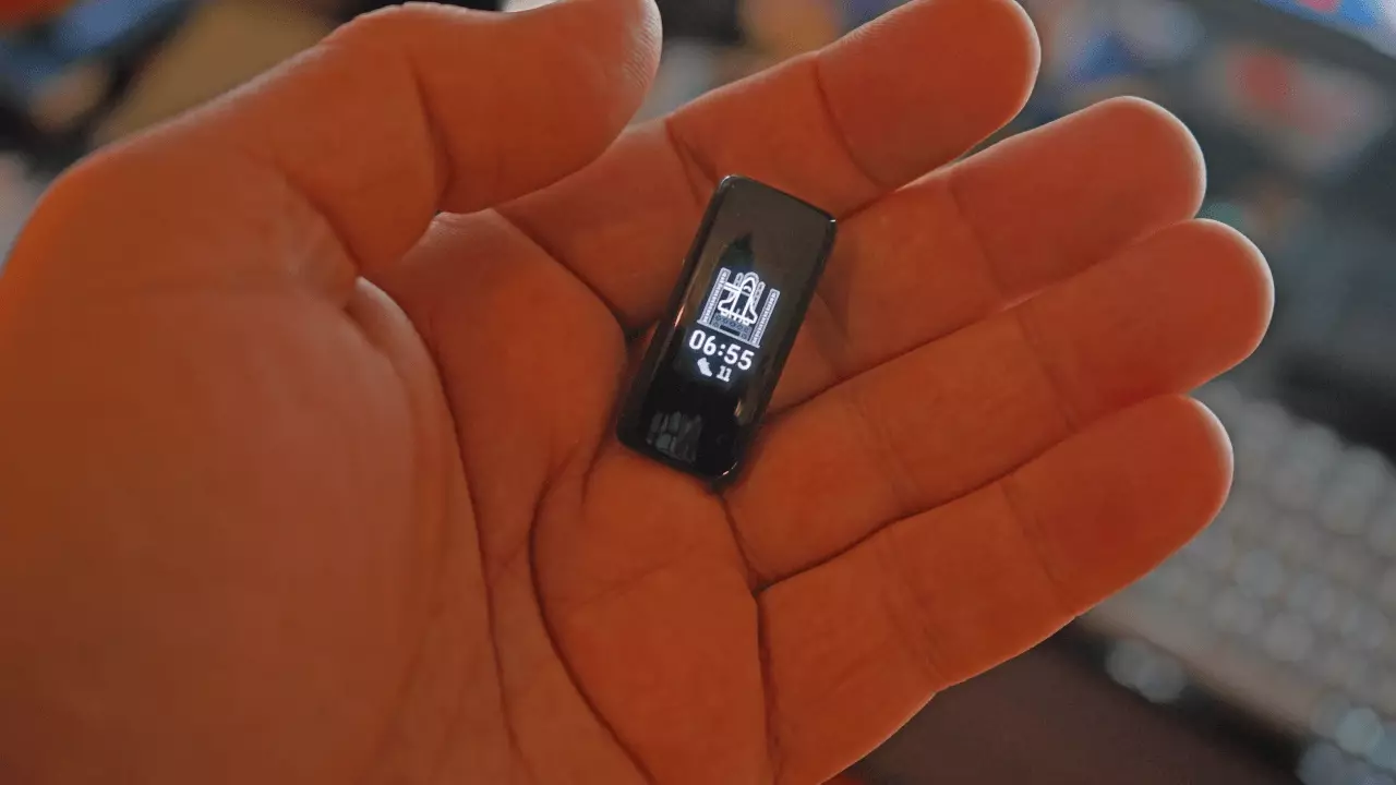 “Fitbit Ace 3” çagalary ekranlaryndan çykandygy üçin sylaglaýar 45478_4