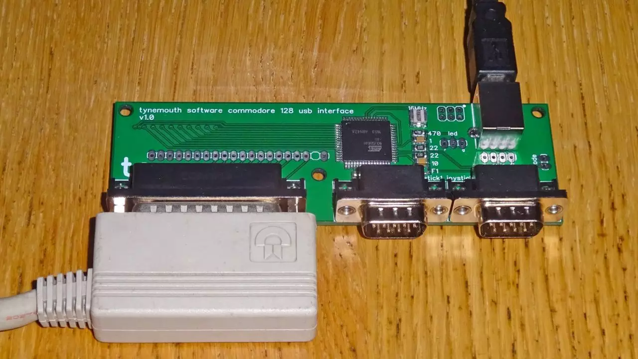 Maacht Ären alen Commodore Computer an eng USB Tastatur mat dësem einfach ze installéieren Adapter