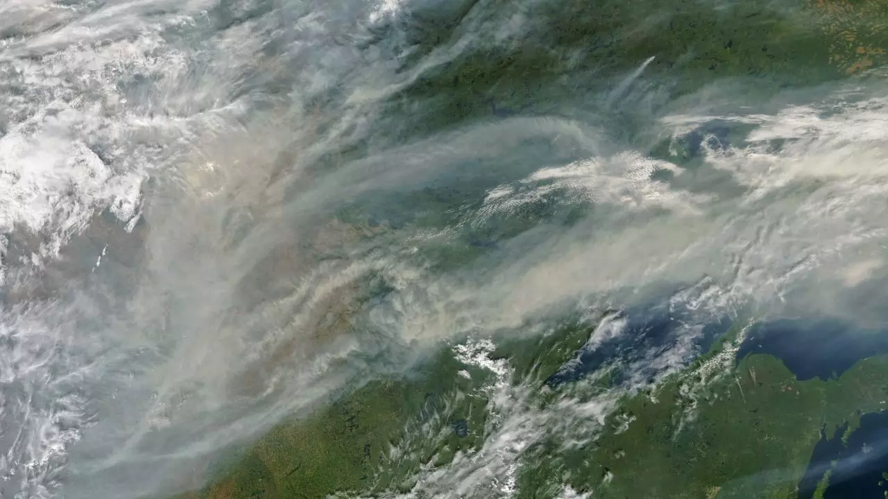 موج های عظیم دود ناشی از آتش سوزی های جنگلی در آمریکای شمالی تمام راه را به اروپا رسانده است