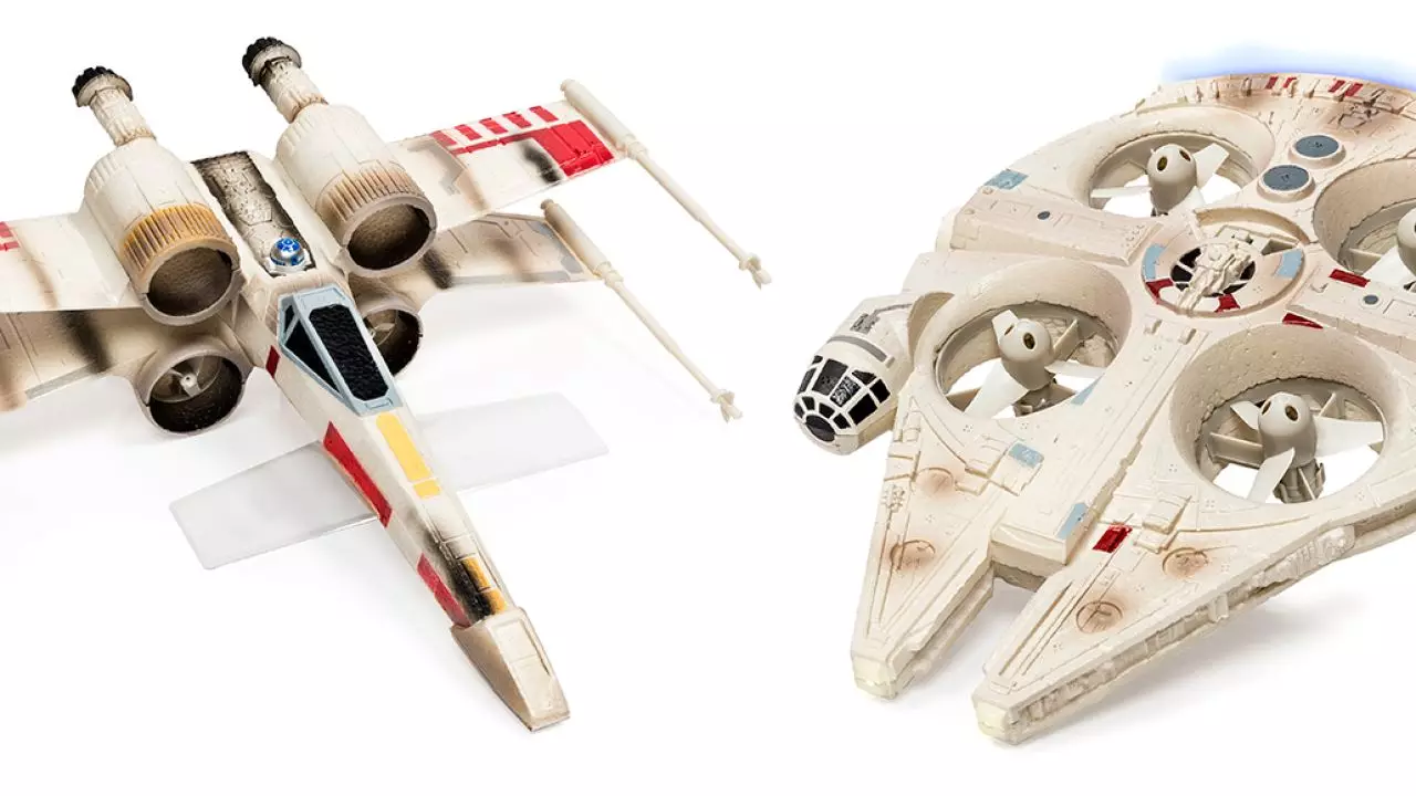 Azonao atao ihany ny manamory ny Falcon Millennium Flying anao sy X-Wing