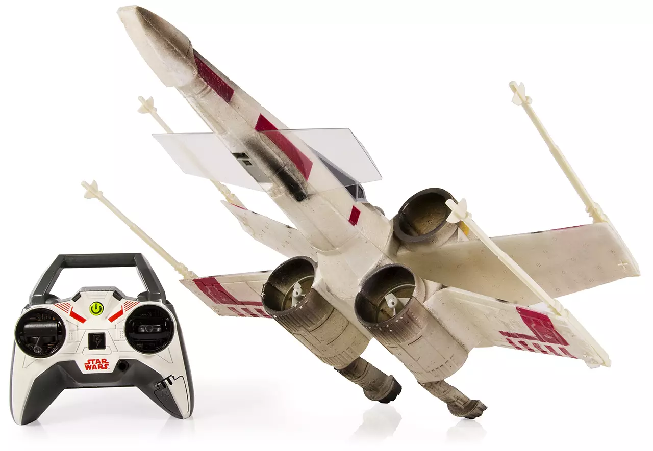 Azonao atao ihany ny manamory ny Falcon Millennium Flying anao sy X-Wing