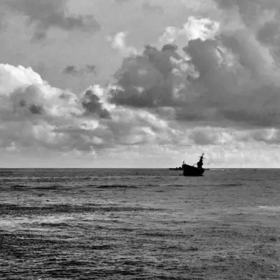 Атактуу 2-дүйнөлүк согуштун учак конуучу кемеси 1942-жылы Торпедодо Тынч океандын тереңинен миляларды табышкан.