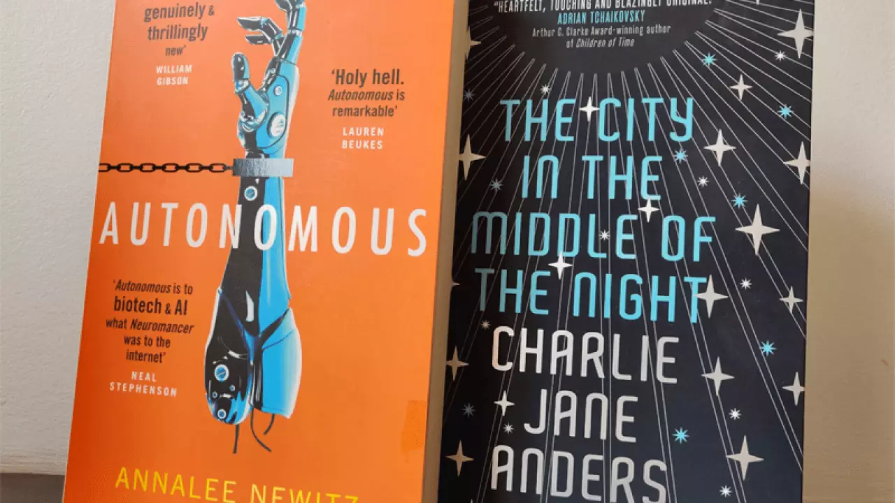 Аннали Ньюиц һәм Чарли Джейн Андерс Фән турында язу һәм Фантастика язу киселешендә